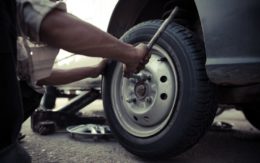 Best Portable Car Jacks 2026 | SafeWise.com